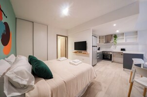 Estúdio standard | Escrivaninha, espaço de trabalho para notebook