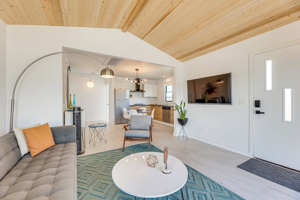 Walkable Downtown Chandler Oasis W/ Private Patio - Sun Lakes, AZ