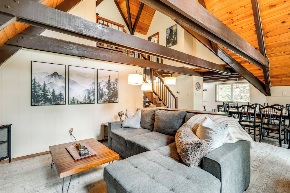 Sleek Blue Lake Springs Retreat W/ Deck & Yard! - Arnold, CA