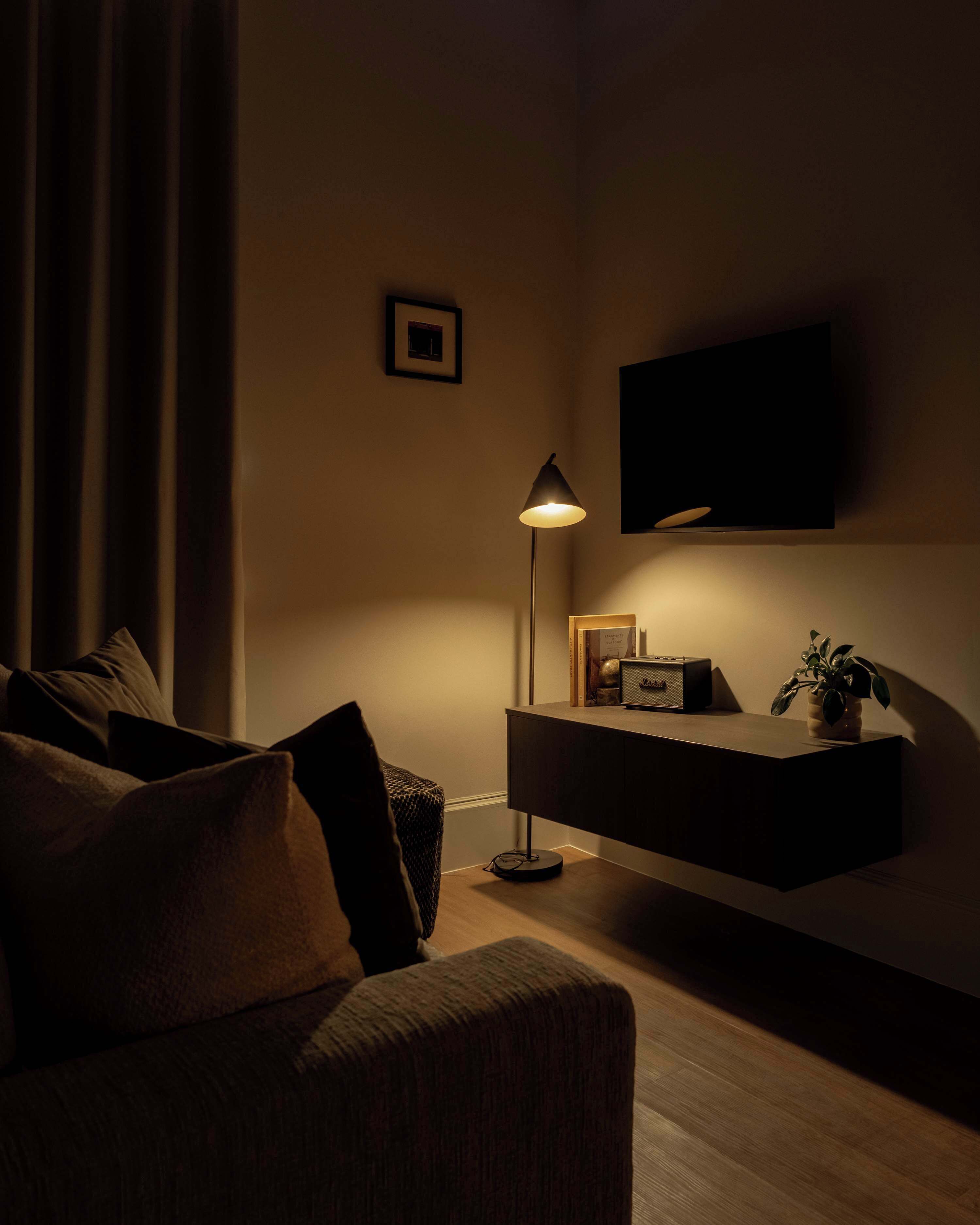 Spacious 1 Bedroom Apartment At Moment Blythswood St - East Kilbride