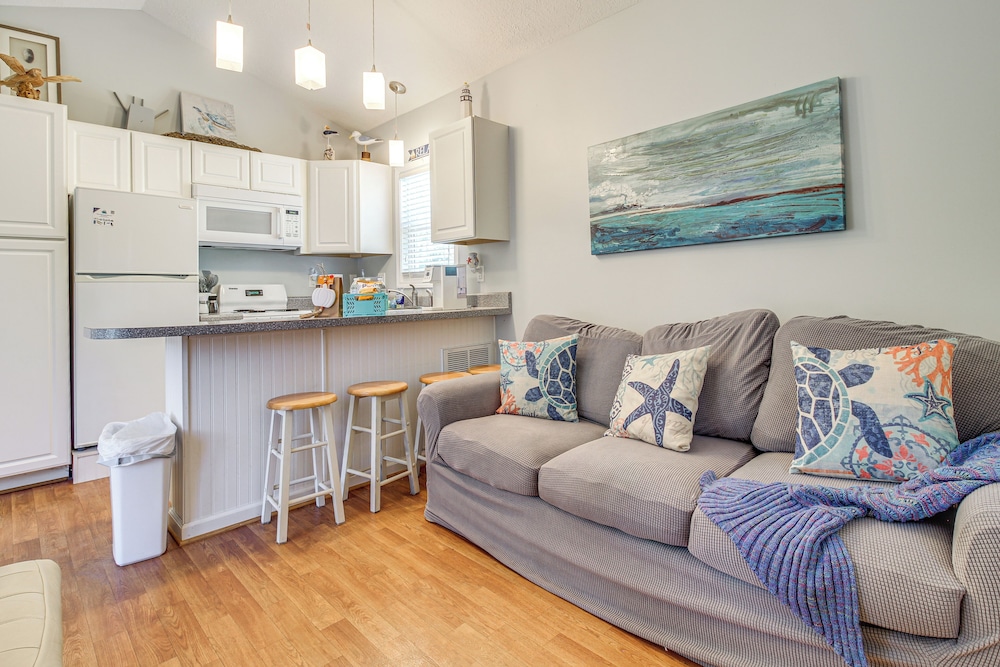 3 Mi To Icw: Coastal Carolina Home W/ Pool Access - Hampstead, NC