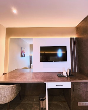 Quarto Individual Standard | Secretária, secretária adequada para computadores portáteis