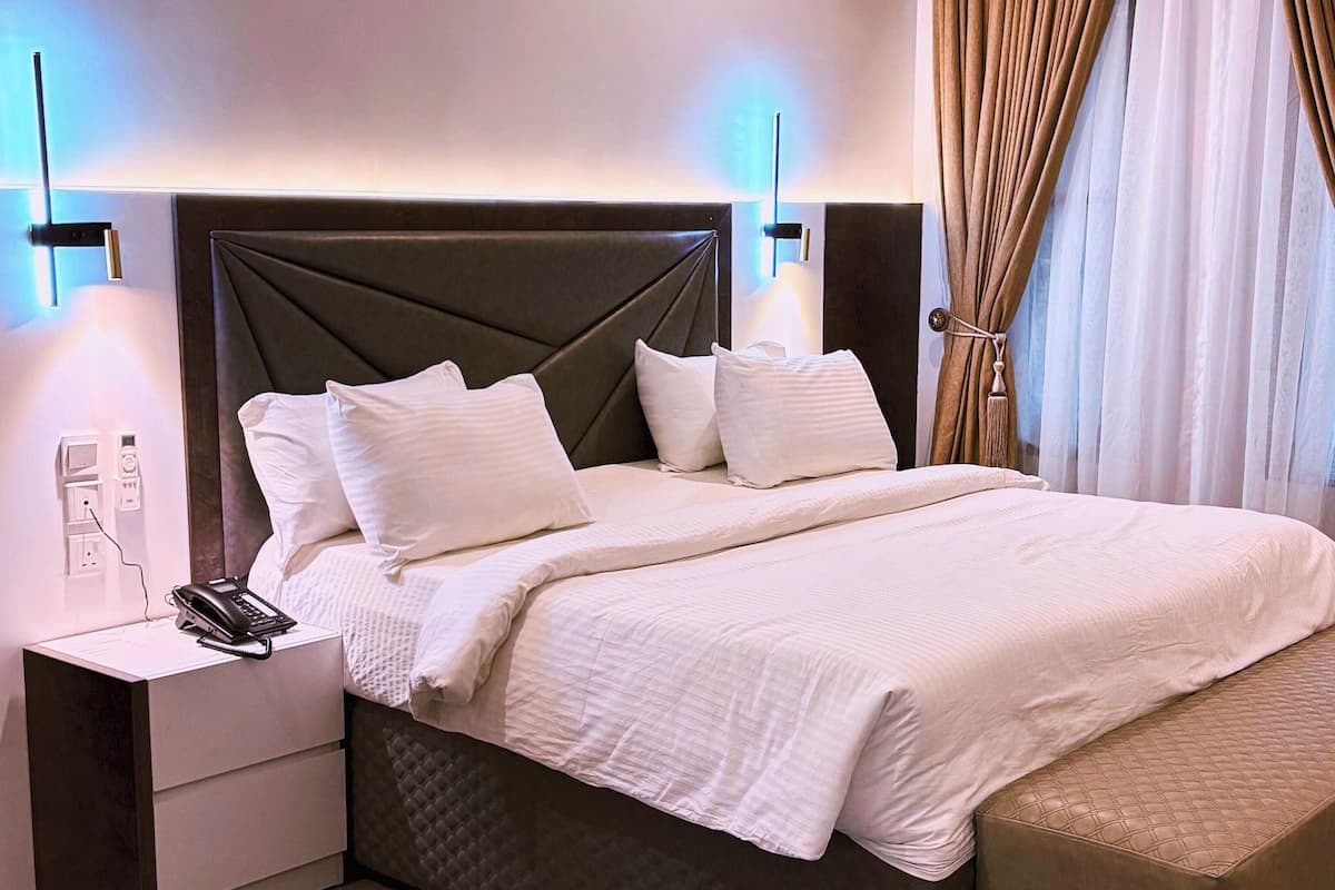 Quarto Individual de Luxo | Secretária, secretária adequada para computadores portáteis