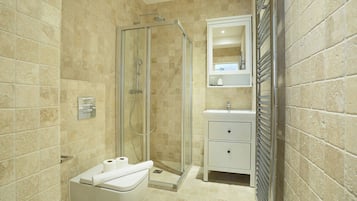 Apartamento | Banheiro | Secador de cabelo, sabonete, shampoo