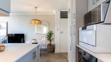 Apartamento, para fumantes | 1 quarto, acesso à internet de alta velocidade