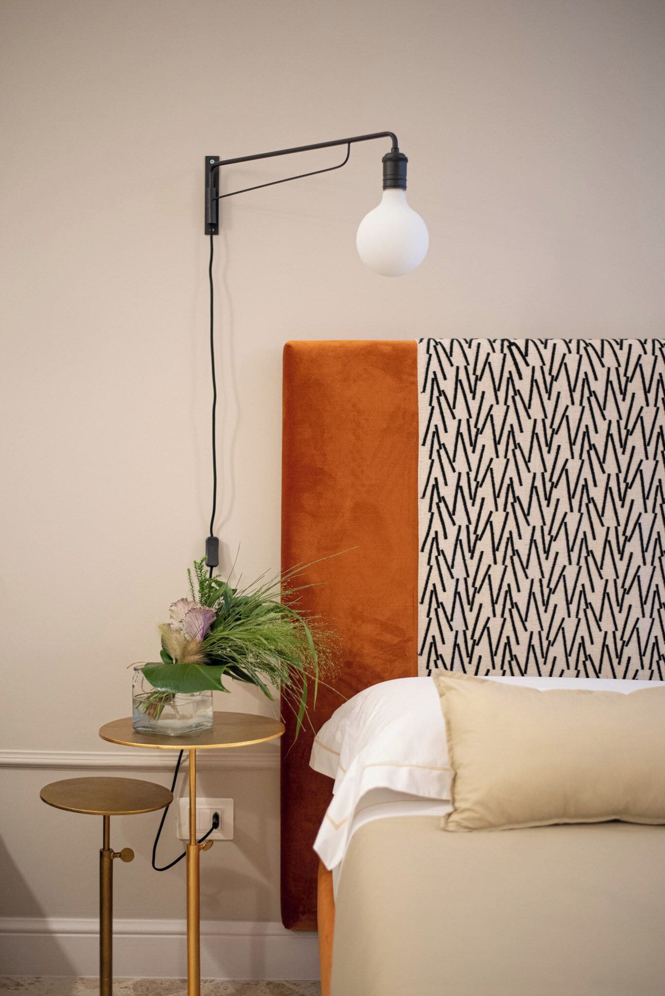 Quarto Triplo, varanda, vista para o pátio | Secretária, ferro/tábua de engomar, Wi-fi grátis 