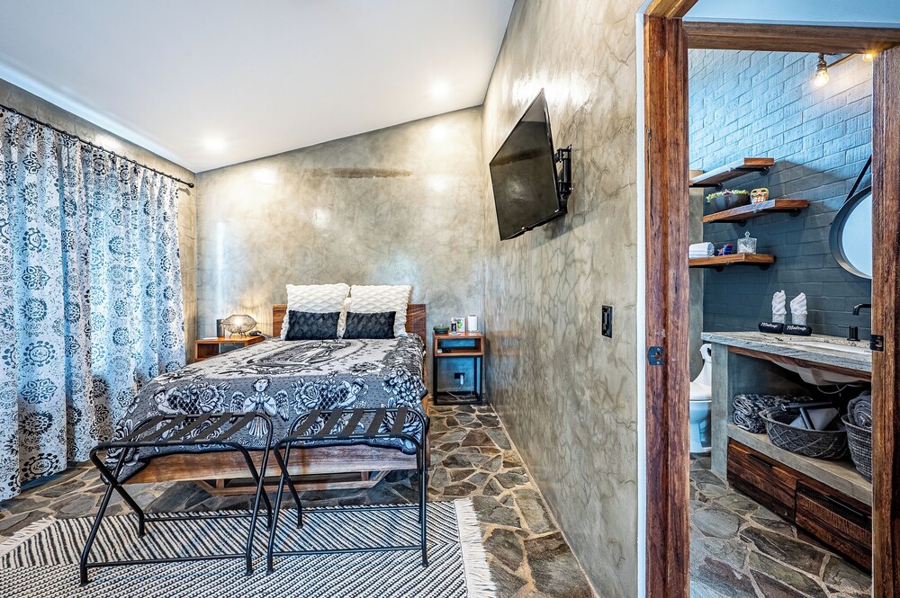 Charming 1-bedroom apartment in superb Jaco with AC-DOWNTOWN UNIT ...