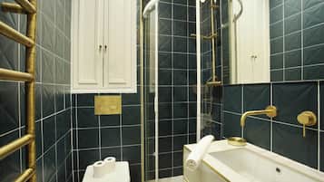 Apartamento | Casa de banho | Um secador de cabelo