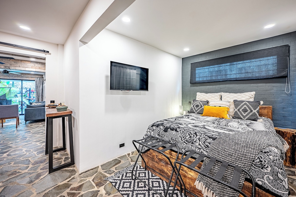 Charming 1-bedroom apartment in superb Jaco with AC - UPTOWN UNIT ...
