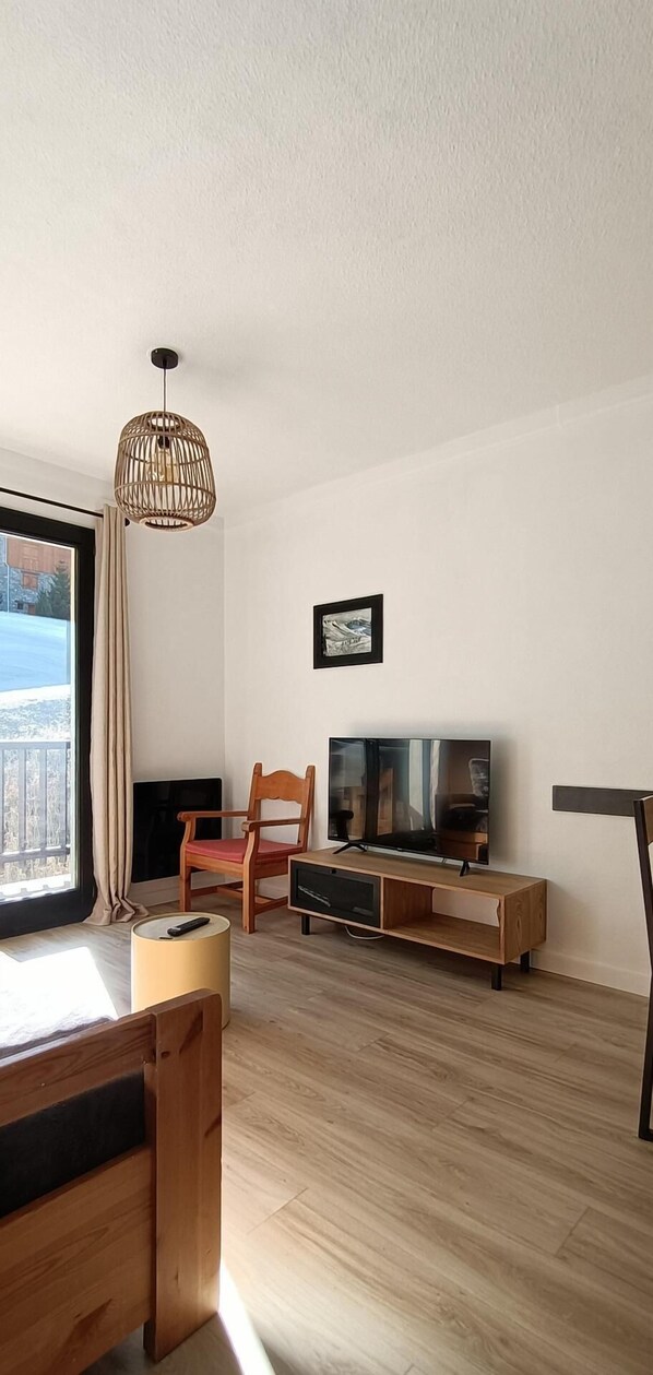 Ski-in/ski-out & foot of the slopes, 1st floor, view ski slopes ...