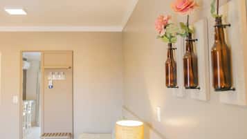 Quarto duplo standard, sacada | Cofres nos quartos, acesso para cadeiras de rodas