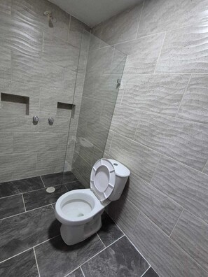 Quarto Quádruplo Familiar | Casa de banho