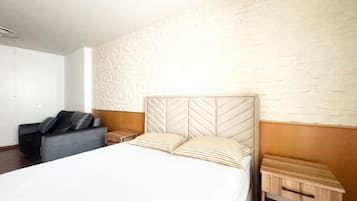 Quarto Duplo ou Twin | Cofre no quarto, secretária, cortinas/cortinados opacos, Wi-fi grátis