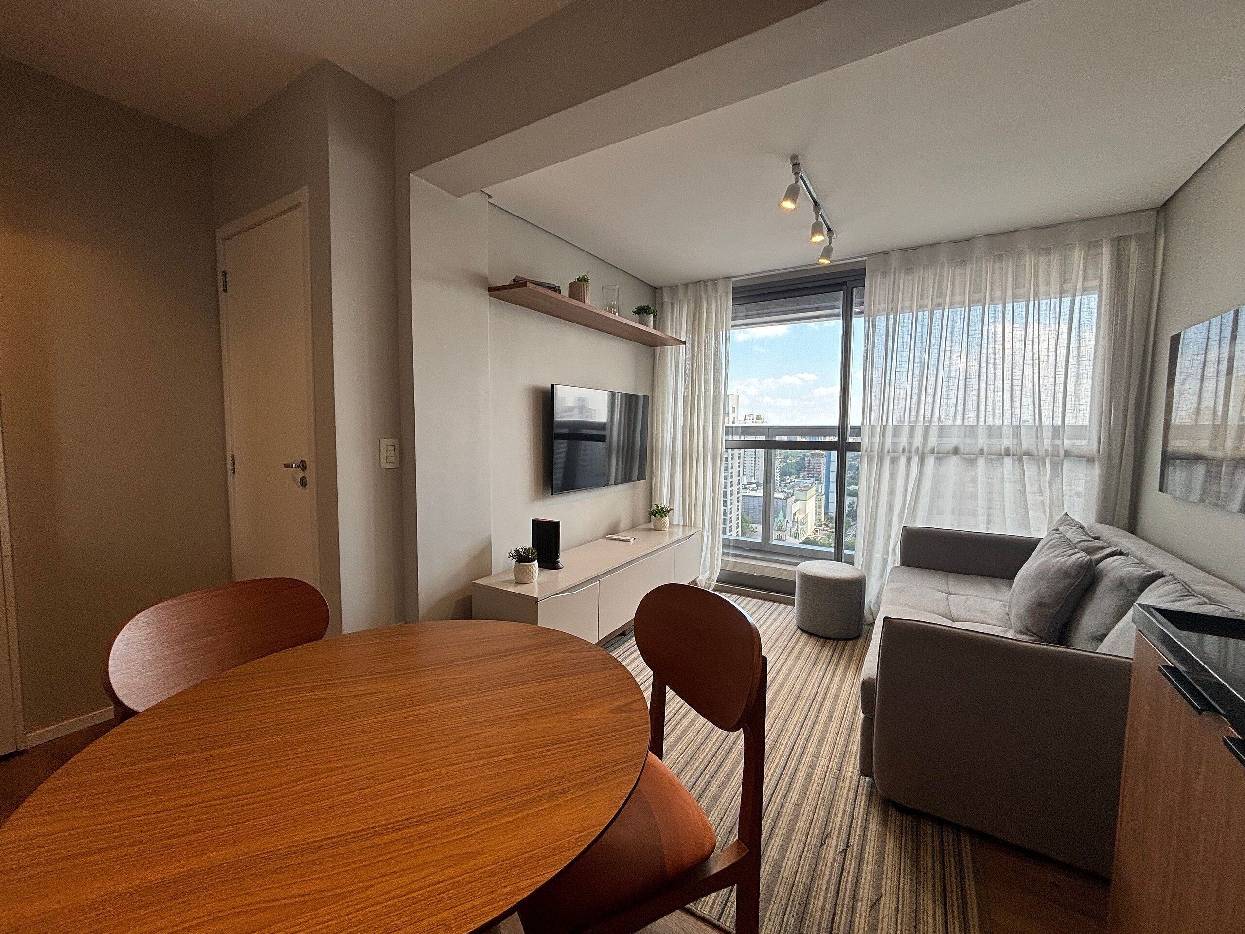 Apartamento Superior | Sala de estar | Televisor 
