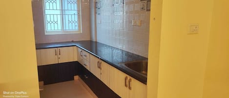 Apartamento, vista para a cidade | Cozinha americana privada
