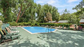 Piscina exterior sazonal