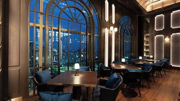 2 bares/lounges, este bar no terraço do hotel