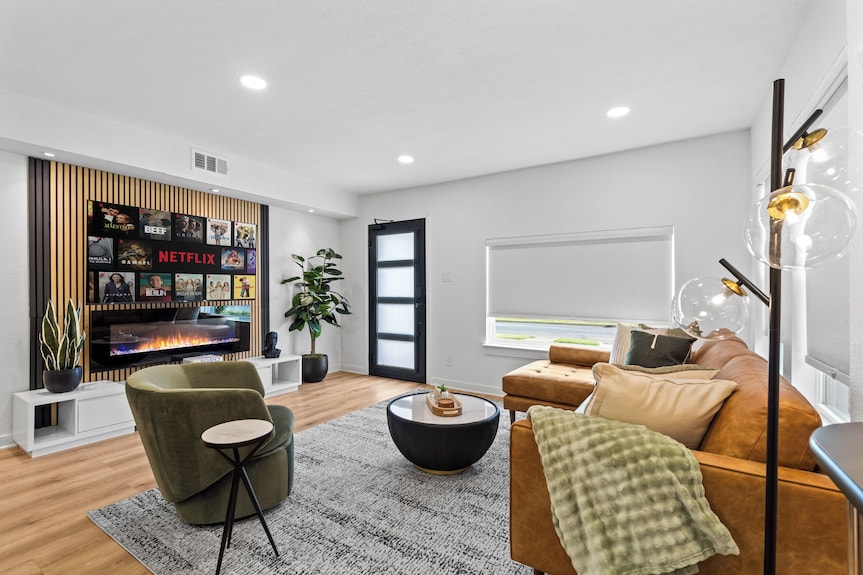 Modern Japandi 2br W/ Parking - Highland Hills - Dallas