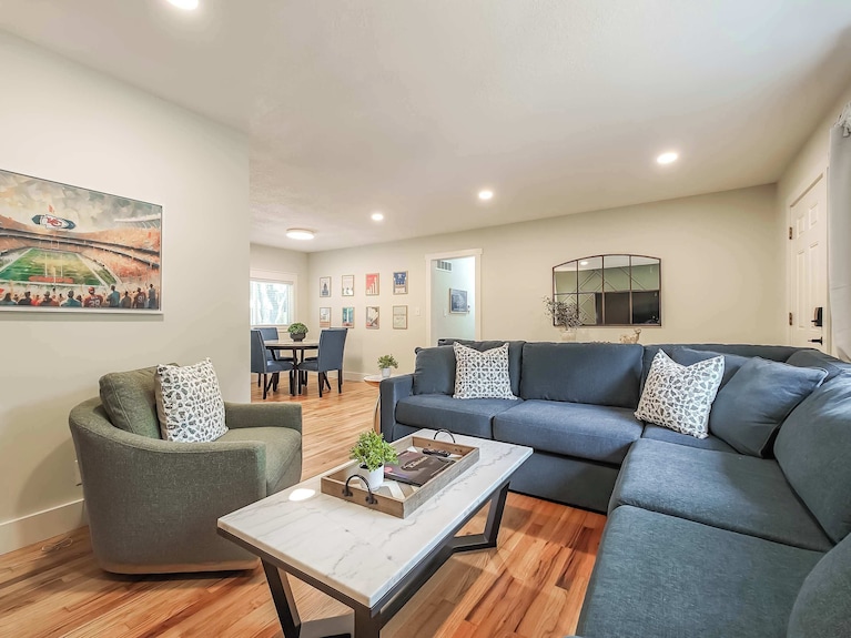 Overland Park Beauty! 3bd 2ba New Listing! - Overland Park, KS