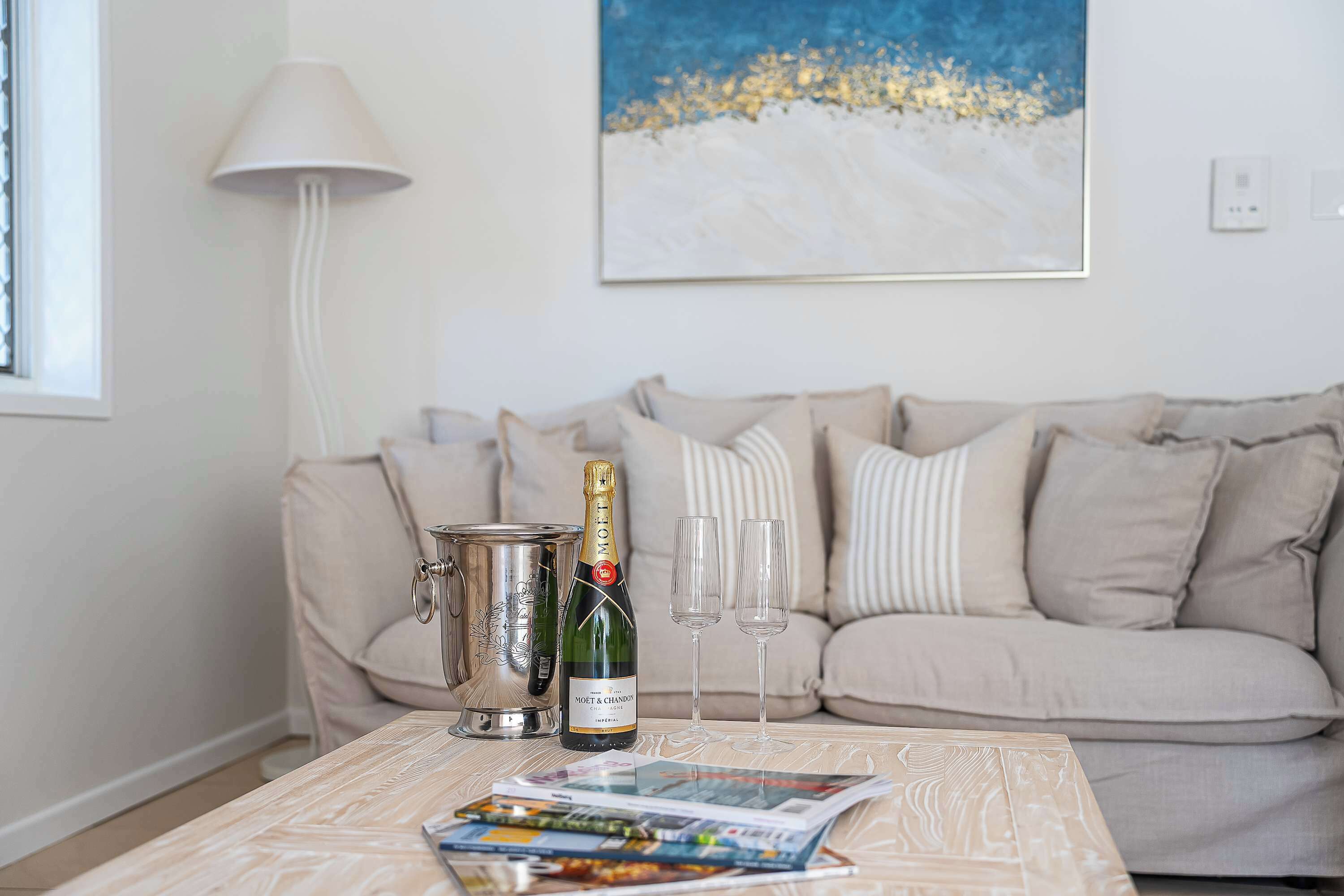 Apartment In Burleigh Heads Ground Floor With Pool! - Coolangatta