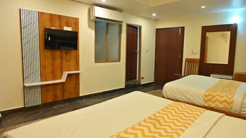 Quarto quádruplo família | Espaço de trabalho para notebook, Wi-Fi de cortesia