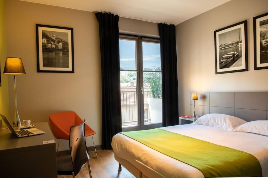 Close To Gare De Vaise Metro Station! 4 Pet-friendly Units, Onsite Parking! - Lyon