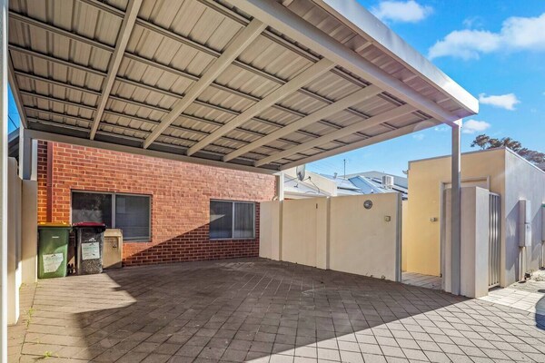 Best Location Armadale Sleeps 6 - Armadale