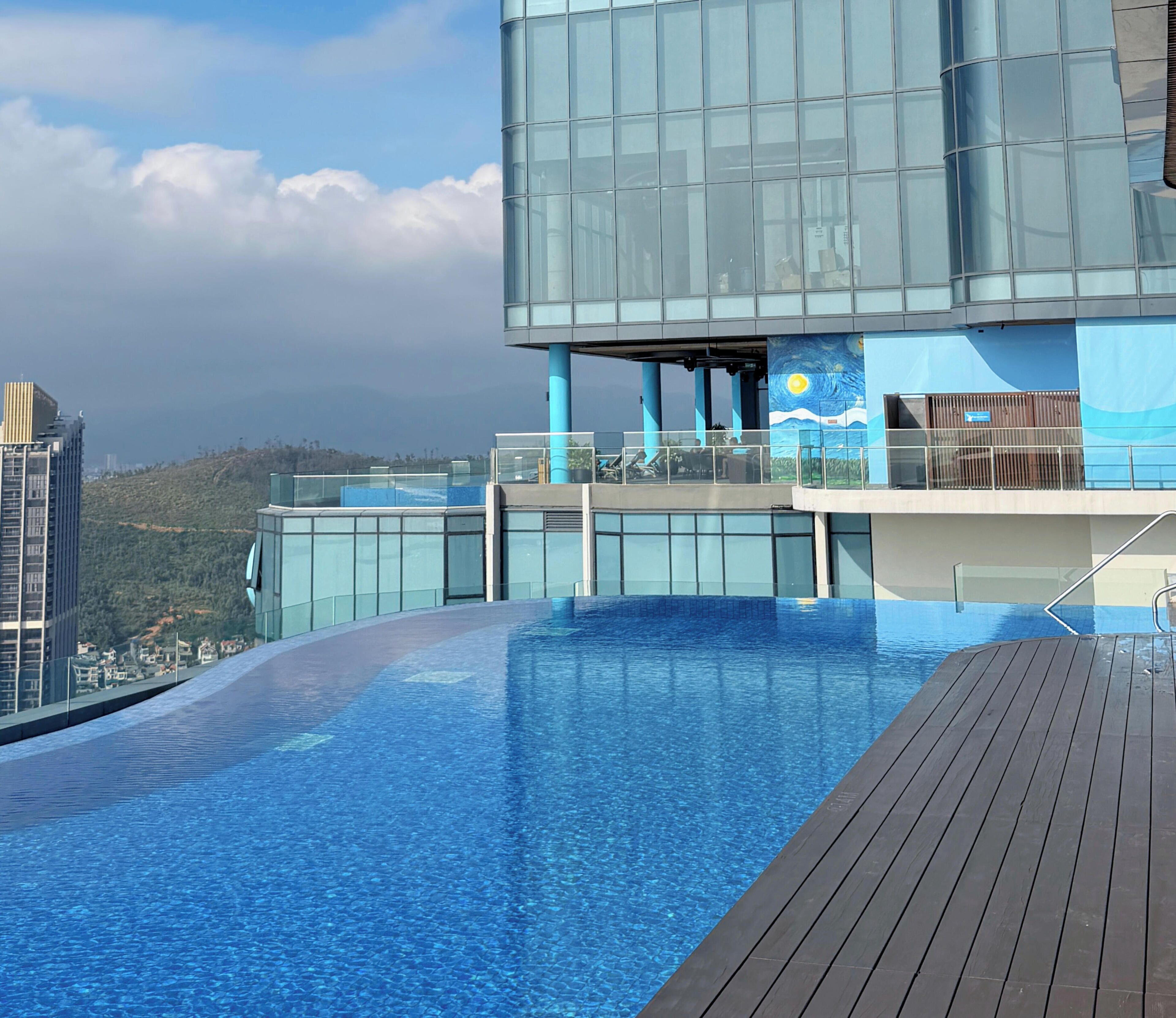 Piscina interior, piscina exterior 