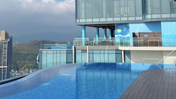 Piscina interior, piscina exterior