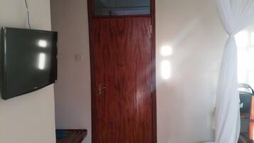 Quarto casal luxo, vista para a cidade | Wi-Fi de cortesia, roupa de cama