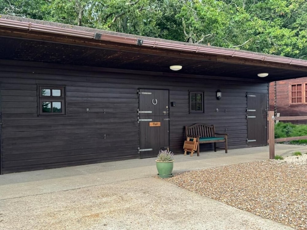 The Hugo Stable- Cozy Get Away - Hampshire