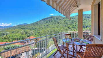 Apartamento Familiar, vários quartos (A Due Passi Dal Bosco) | Refeições ao ar livre