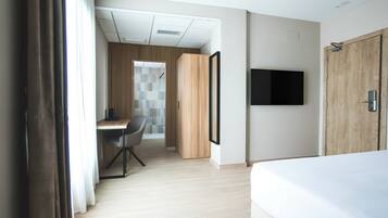 Quarto Duplo Deluxe, varanda | Minibar, Wi-fi grátis, roupa de cama fornecida