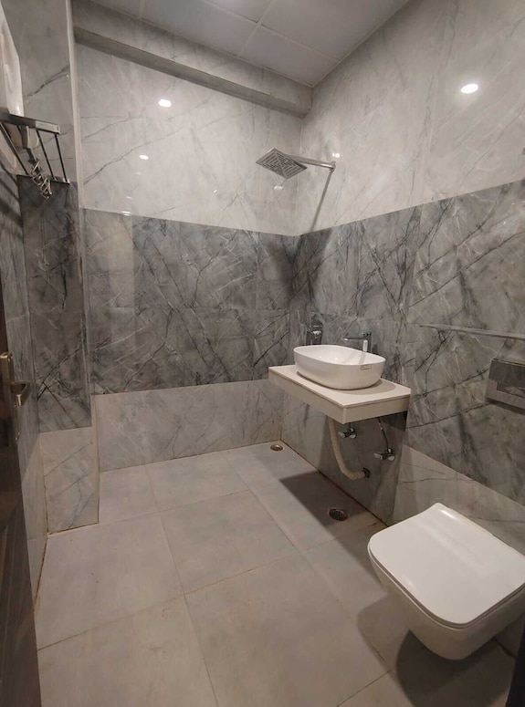 Embrace Nature: Your Tranquil Farm Stay Awaits! - Delhi