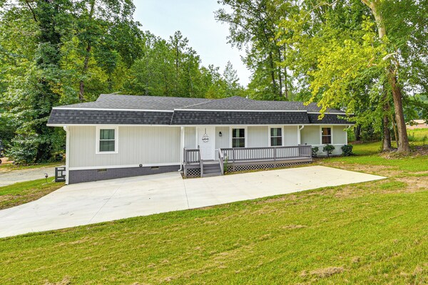 개인 데크와 마당: 다운타운 샌포드까지 3마일 거리의 집! - 브로드웨이