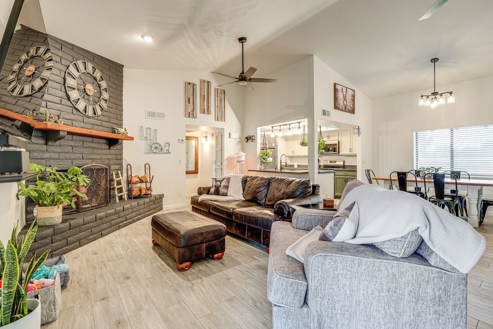 Family Home On > 2 Acres W/ Stables In Gilbert! - Gilbert, AZ