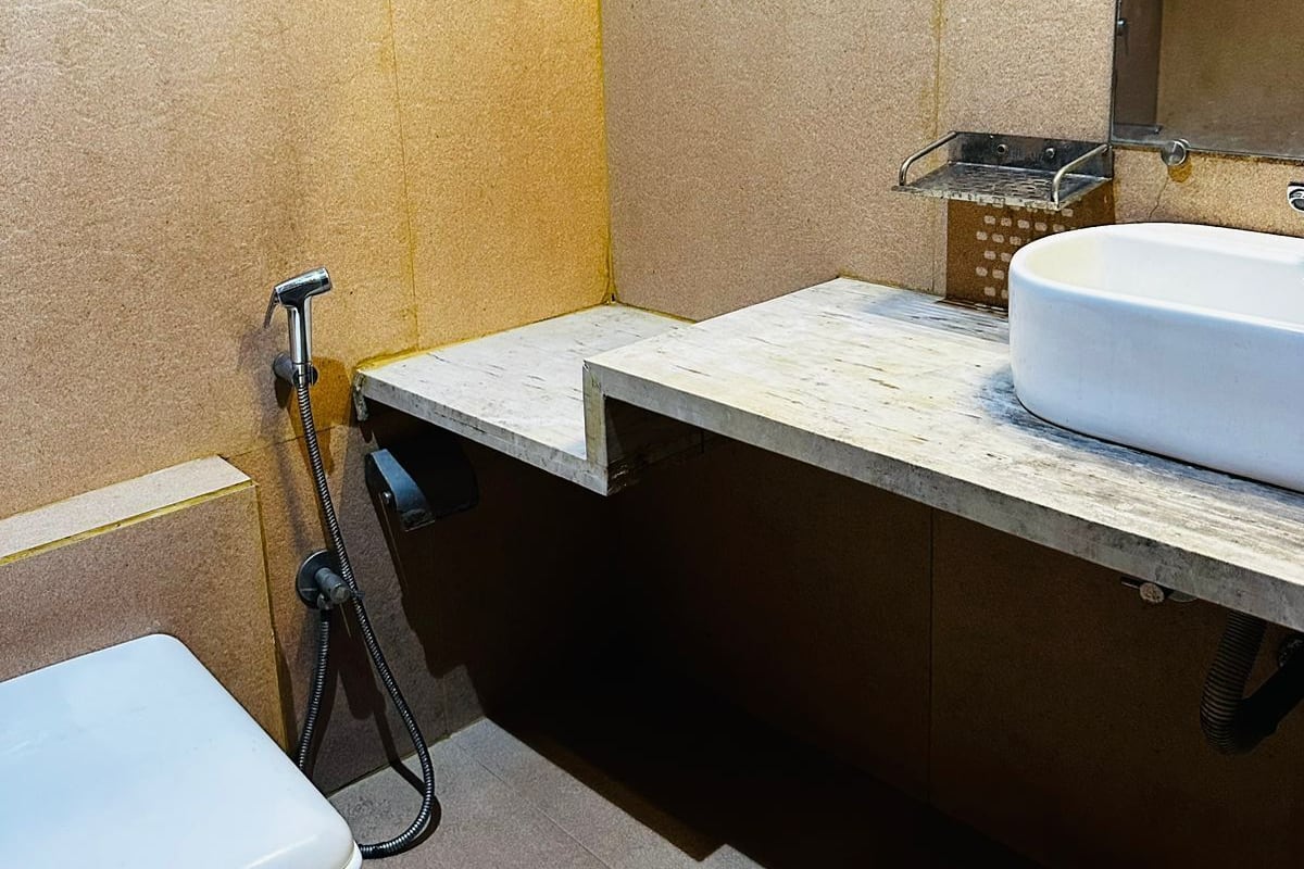 Quarto casal luxo, não aceita animais de estimação | Banheiro | Toalhas de banho, sabonete, papel higiênico