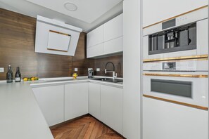 Apartamento Cidade, 1 cama de casal e sofá-cama, não fumadores | Cozinha privada | Uma máquina de café expresso, uma cafeteira/bule, uma chaleira elétrica