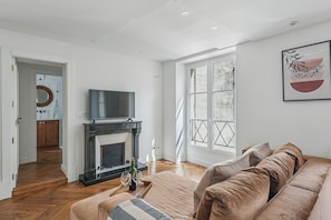 Apartamento Cidade, 1 cama de casal e sofá-cama, não fumadores | Sala de estar | Smart TV de 40 polegadas com canais via satélite