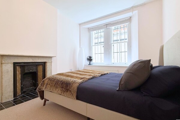 Palacial 3 Super King Bedrooms - London
