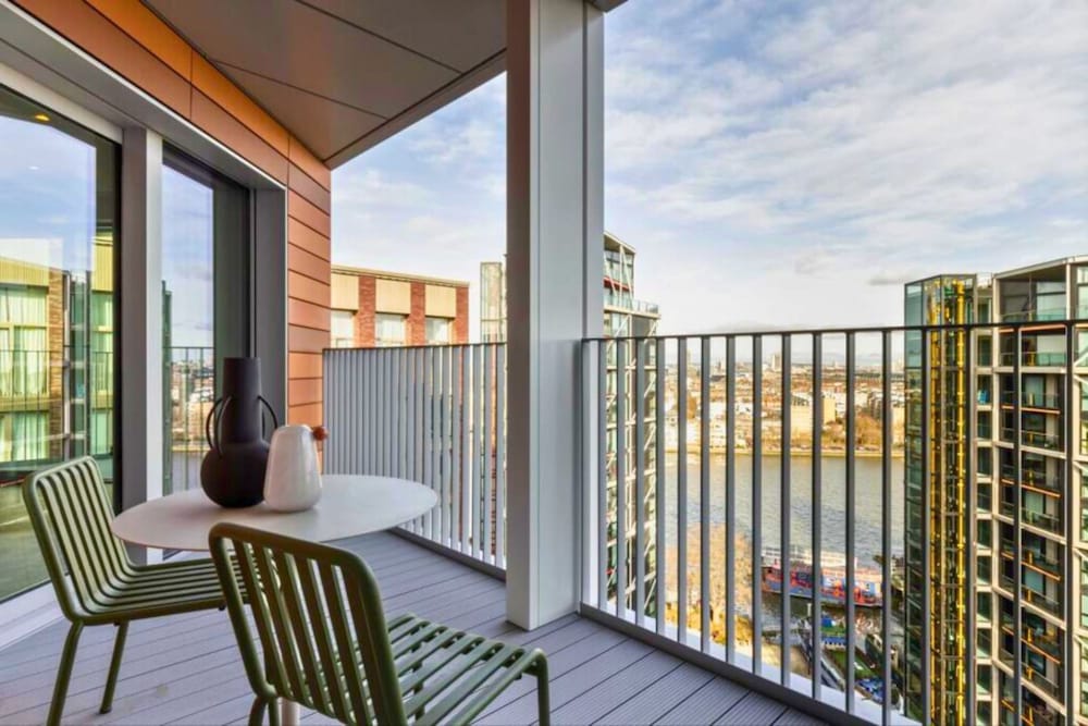 2bed-2bath-2balconylondoneyeview - London