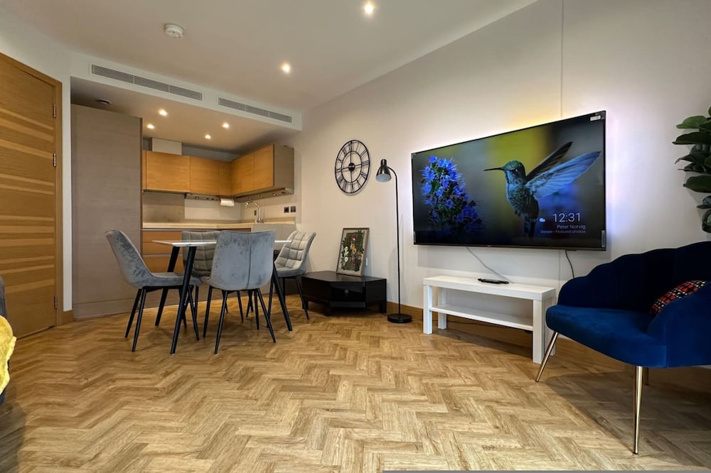 2b2b Apt Park + River + Balcony - London