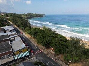 Perto da praia, praia de areia branca 