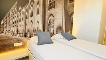 Quarto Twin Standard | Cofre no quarto, secretária