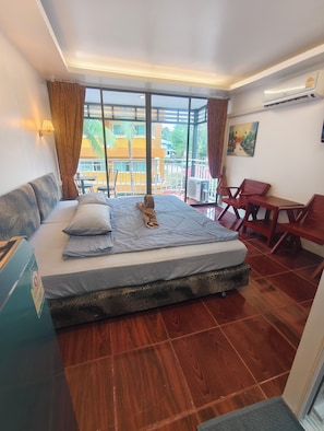 Quarto Twin Clássico, varanda, vista para o oceano | Cofre no quarto, cortinas/cortinados opacos, Wi-fi grátis