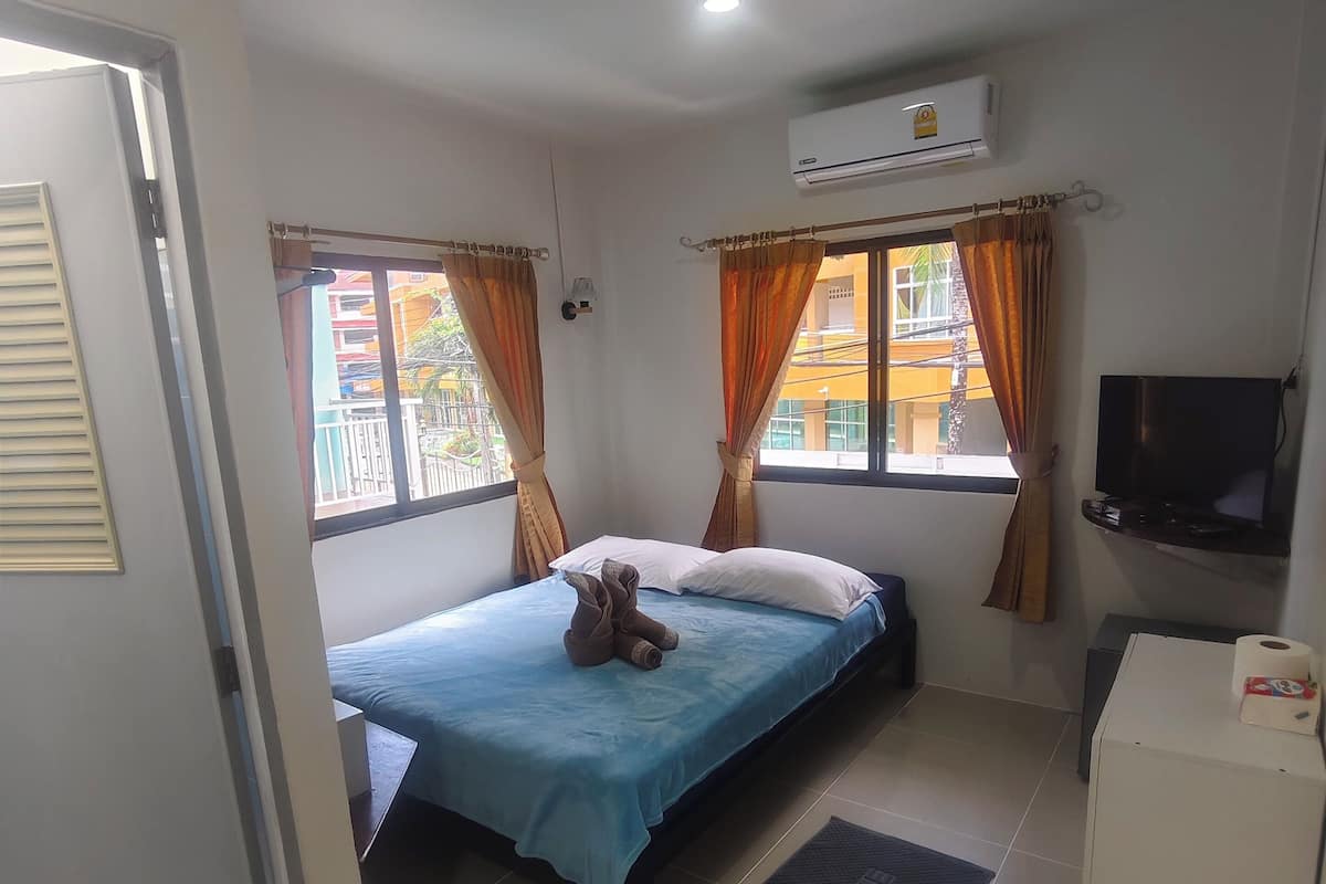 Quarto Duplo Básico | Cofre no quarto, cortinas/cortinados opacos, Wi-fi grátis