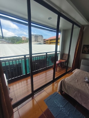 Quarto Individual Económico, varanda | Cofre no quarto, cortinas/cortinados opacos, Wi-fi grátis