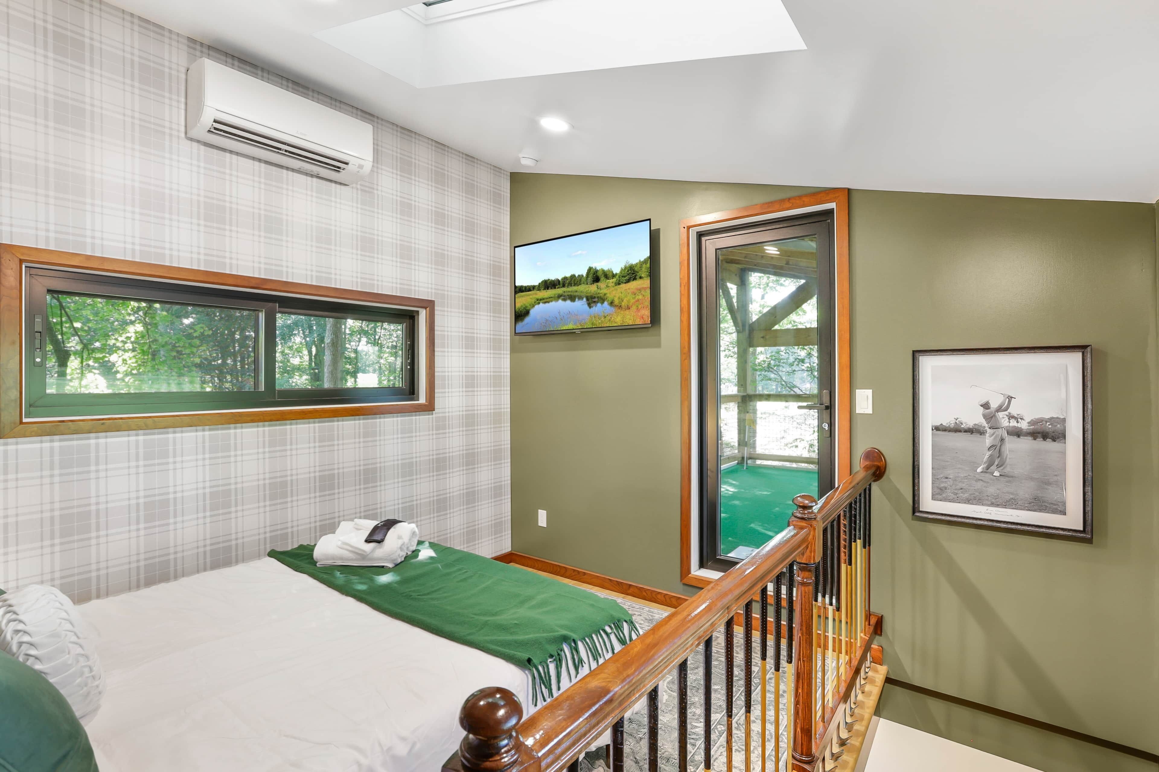 The Country Club Treehouse - Lancaster, OH