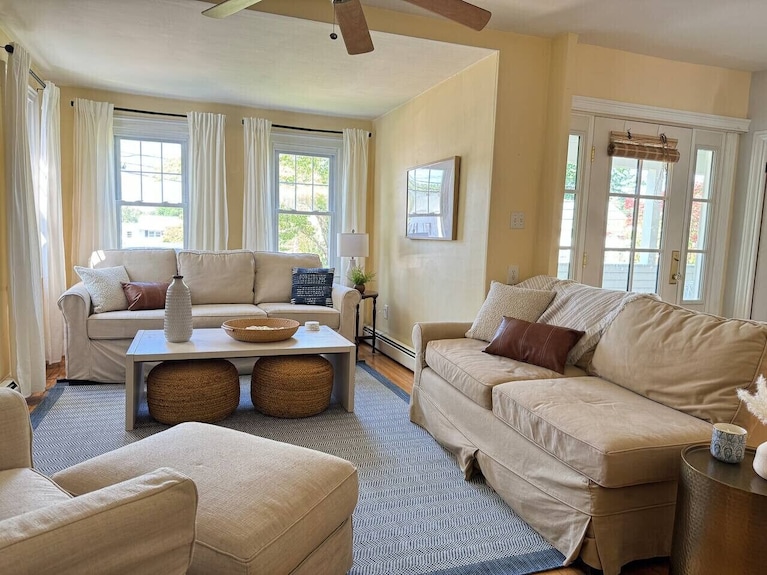 Spacious And Charming Home - Rhode Island