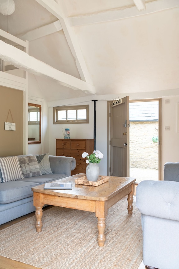 The Parlour Cotswolds Cottage Farm Stay With Pool - Oxfordshire
